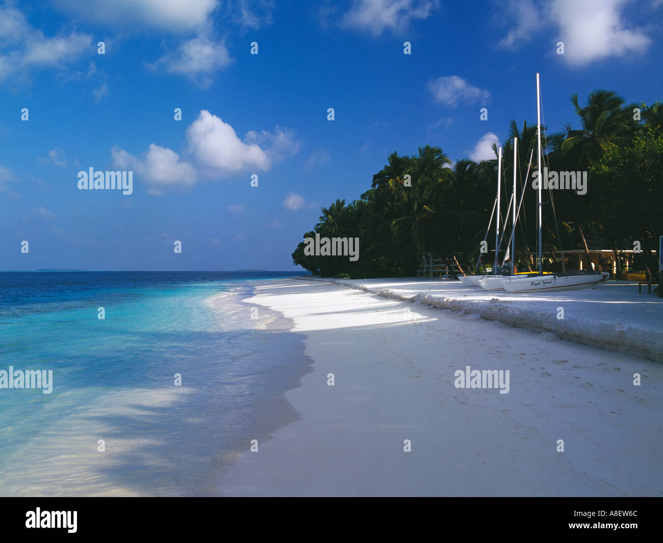 Maldives islands Indian ocean Baa atoll safari boat, beach Stock Photo ...