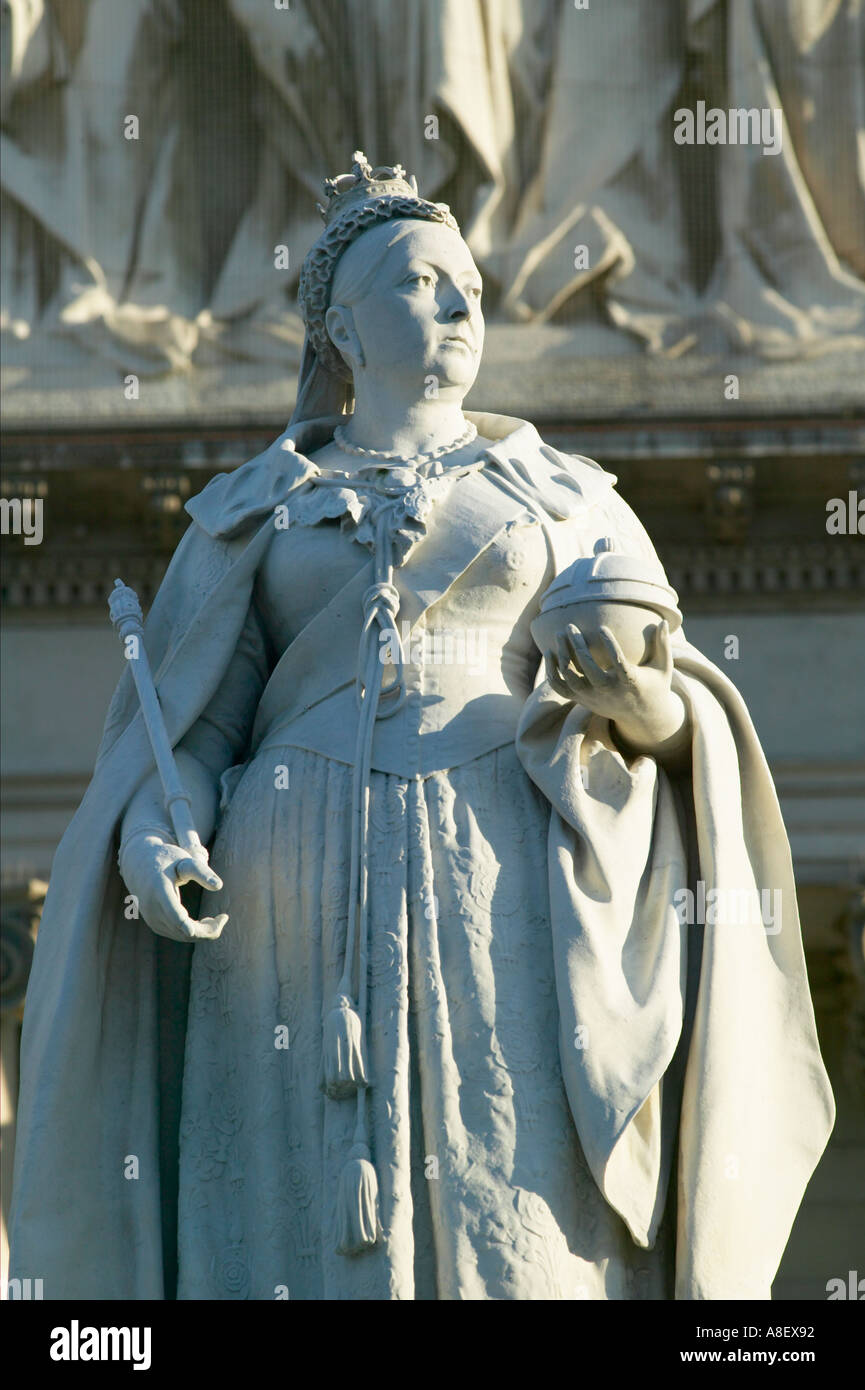Statue Of Queen Victoria Belfast at Nate Edgar blog