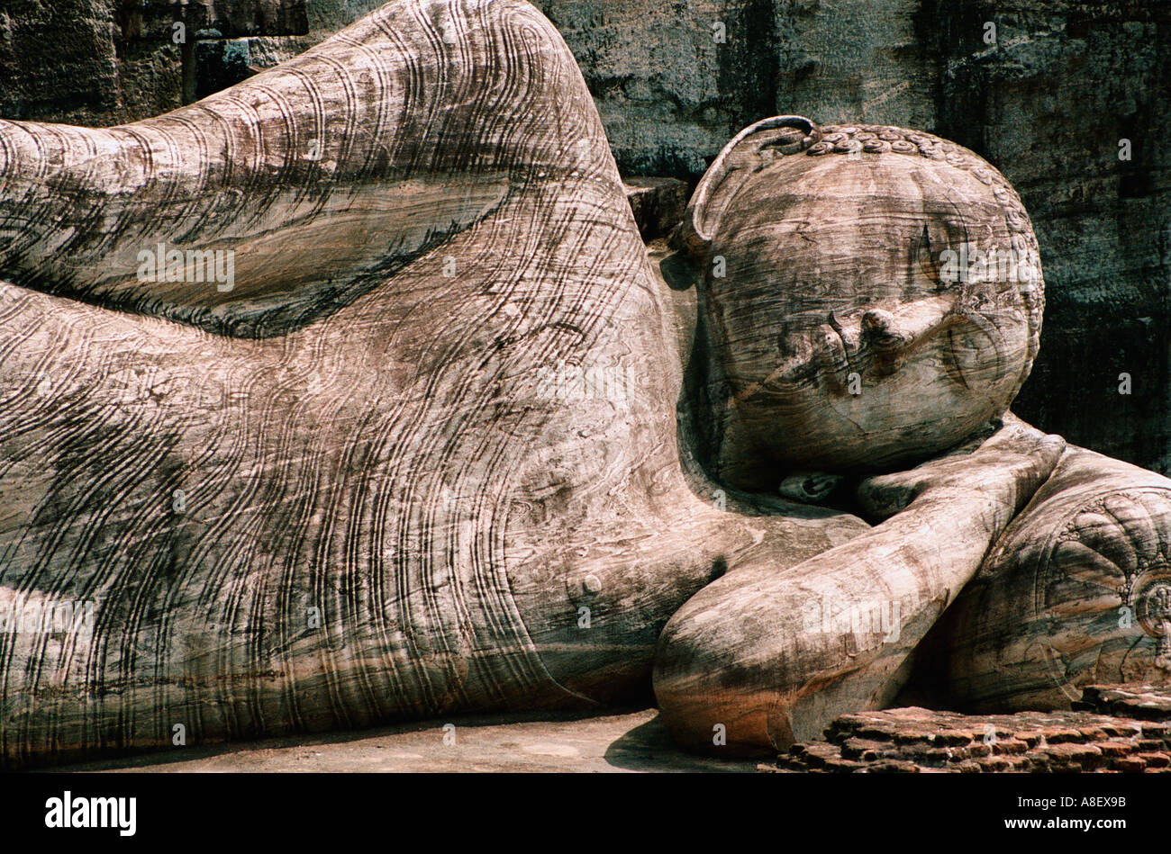 Sri Lanka Buddha Statue Unesco figures carved in the rock of the ...
