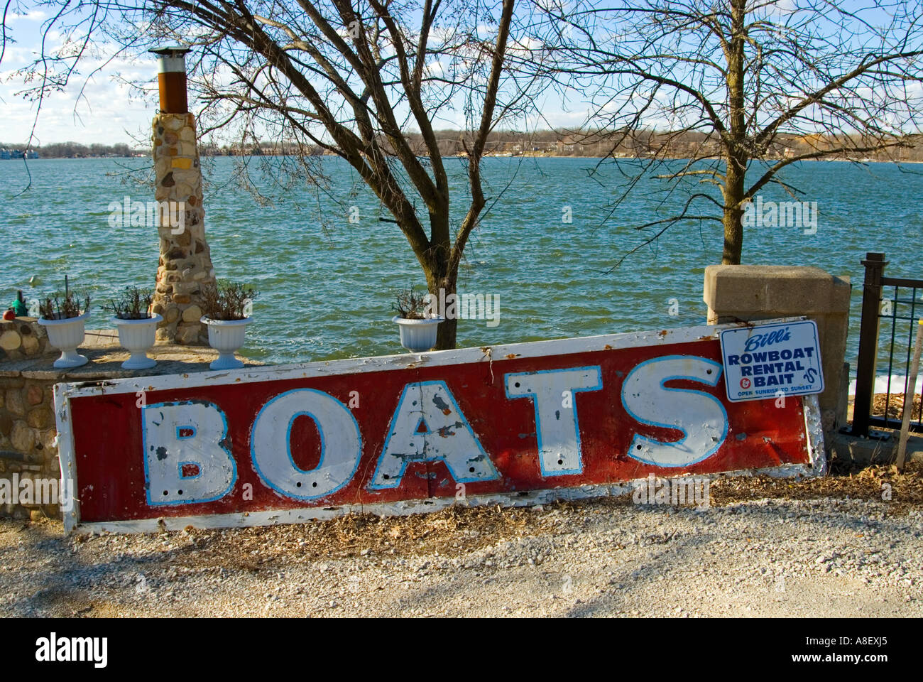 Rowing boats sign hi-res stock photography and images - Alamy