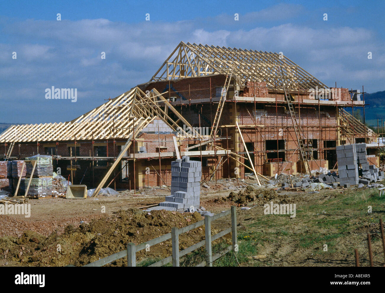 HOUSES UNDER CONSTRUCTION UK Stock Photo - Alamy