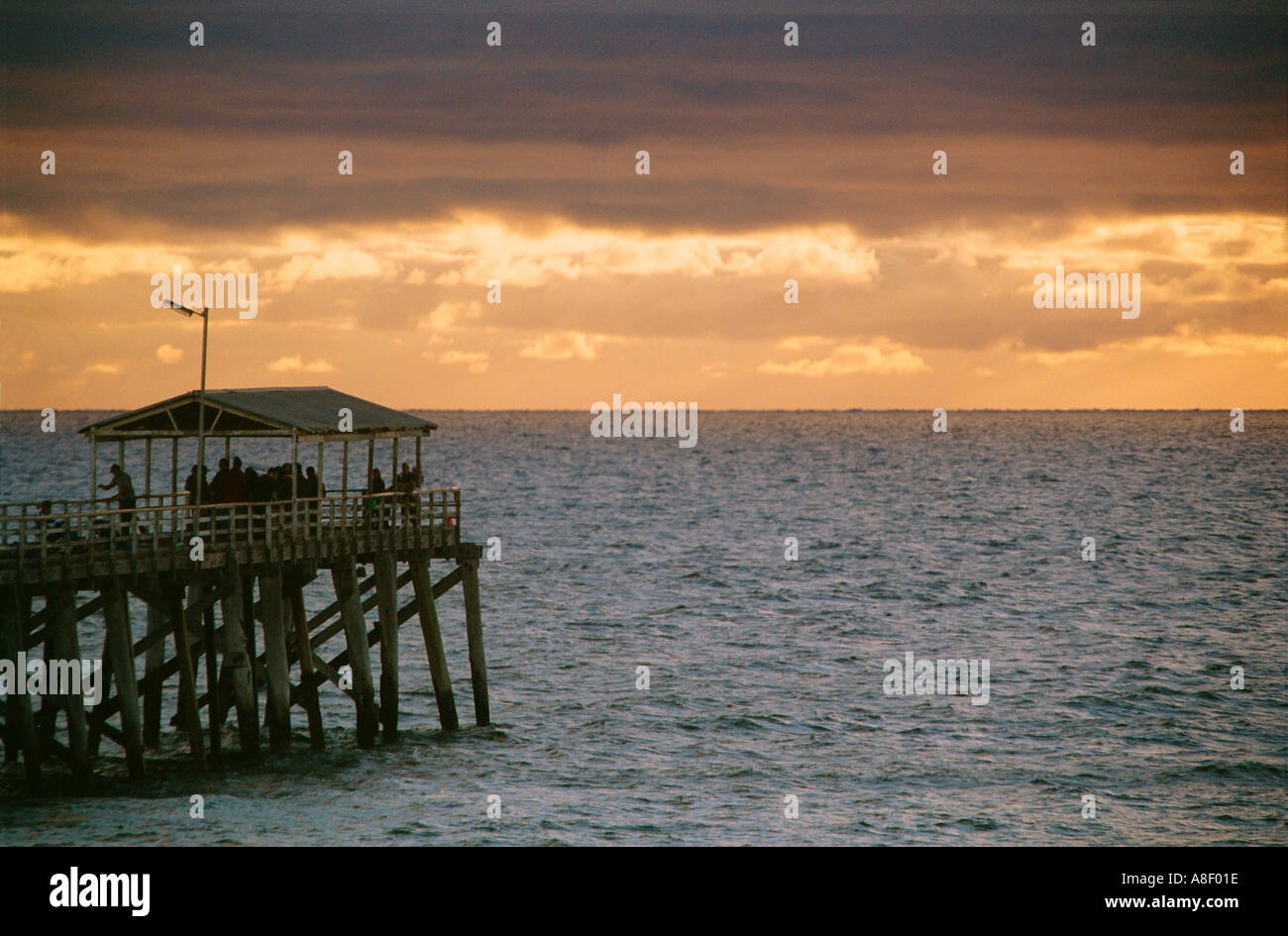 Henley pier hi-res stock photography and images - Alamy