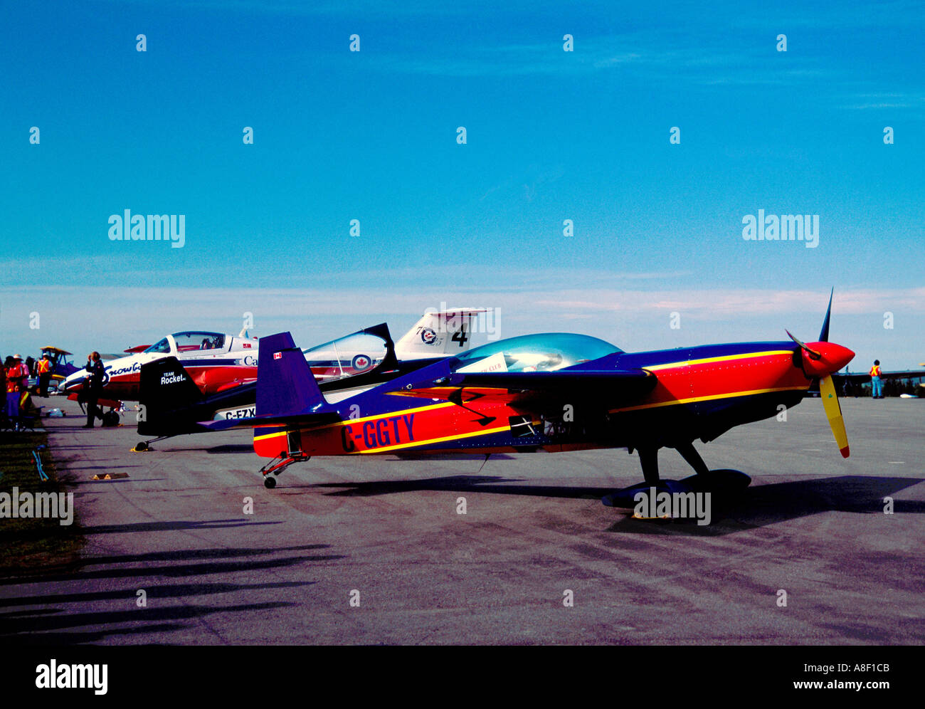 Stunt plane landing hi-res stock photography and images - Alamy