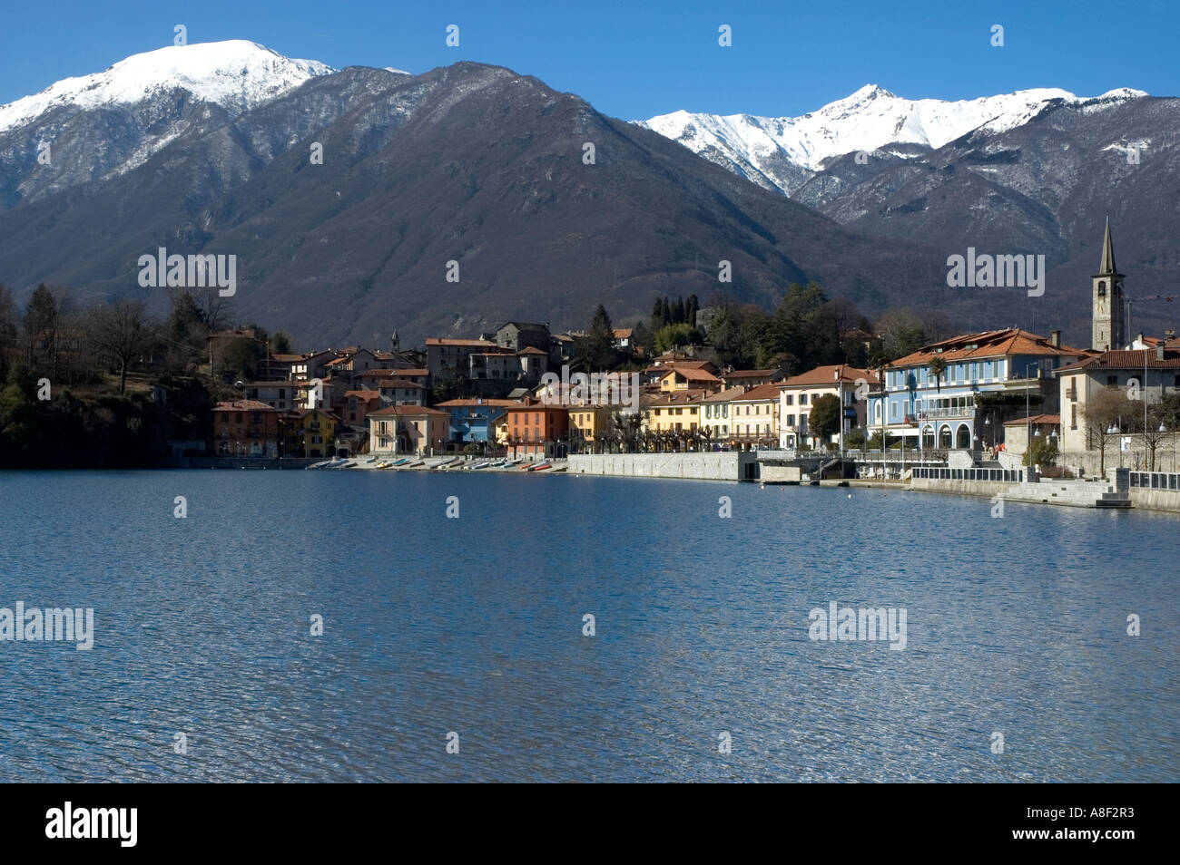 Lago di mergozzo maggiore hi-res stock photography and images - Alamy