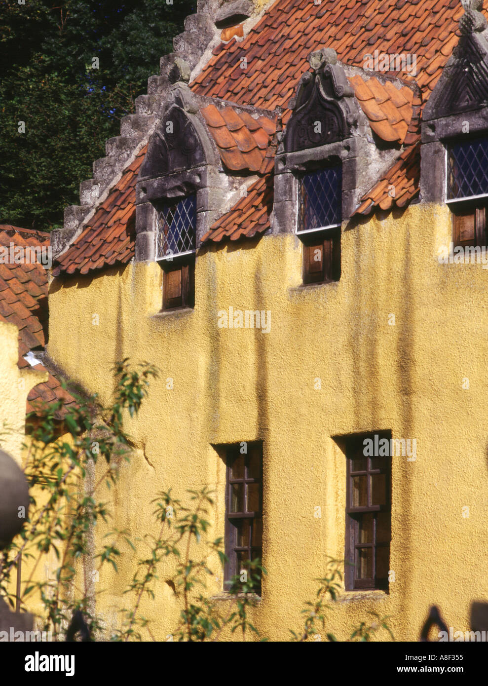 dh Culross Palace CULROSS FIFE Palace building crow stepped gables ...