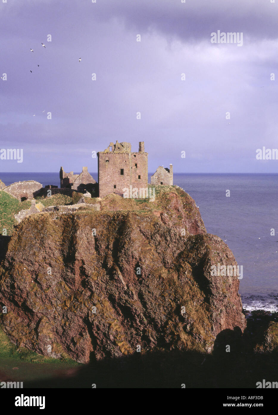 dh DUNNOTTAR CASTLE KINCARDINESHIRE Scottish castle and cliff Scotland ...