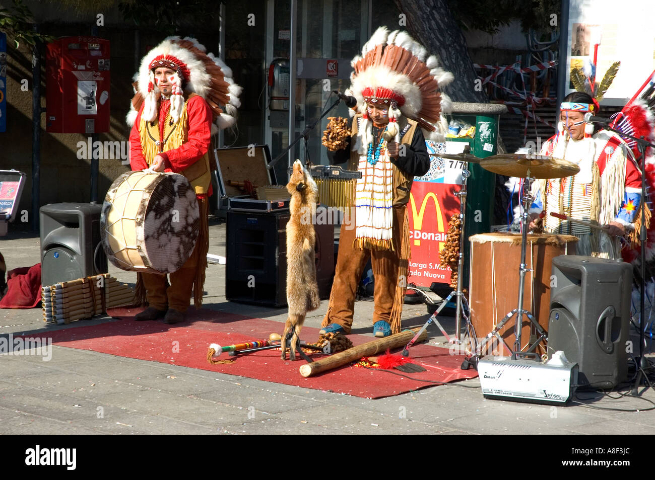 A Native American sing traditional dance Stock Photo - Alamy