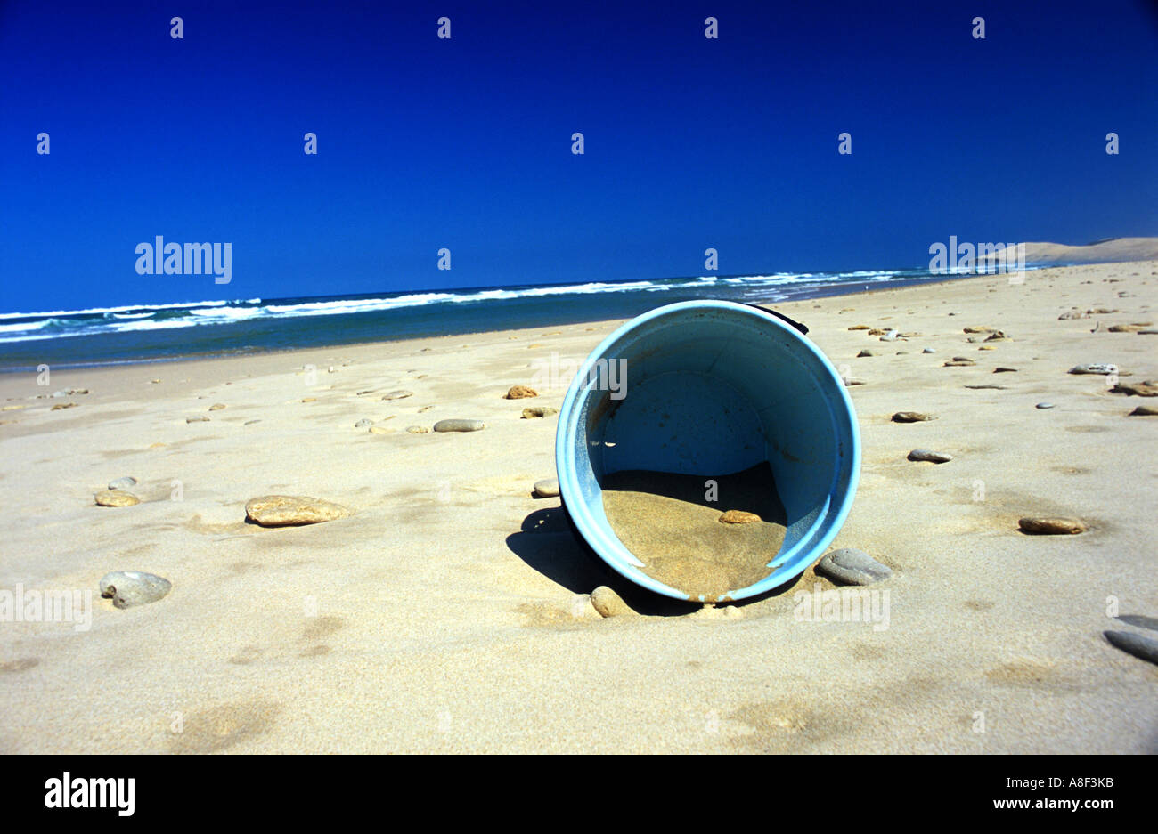 Half filled bucket hi-res stock photography and images - Alamy