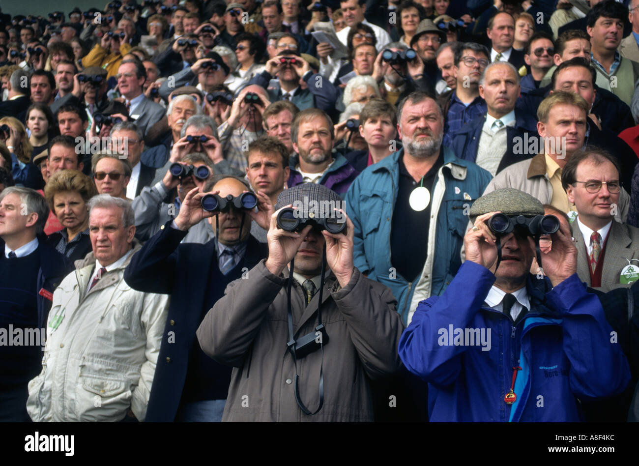 Races horse crowd hi-res stock photography and images - Alamy