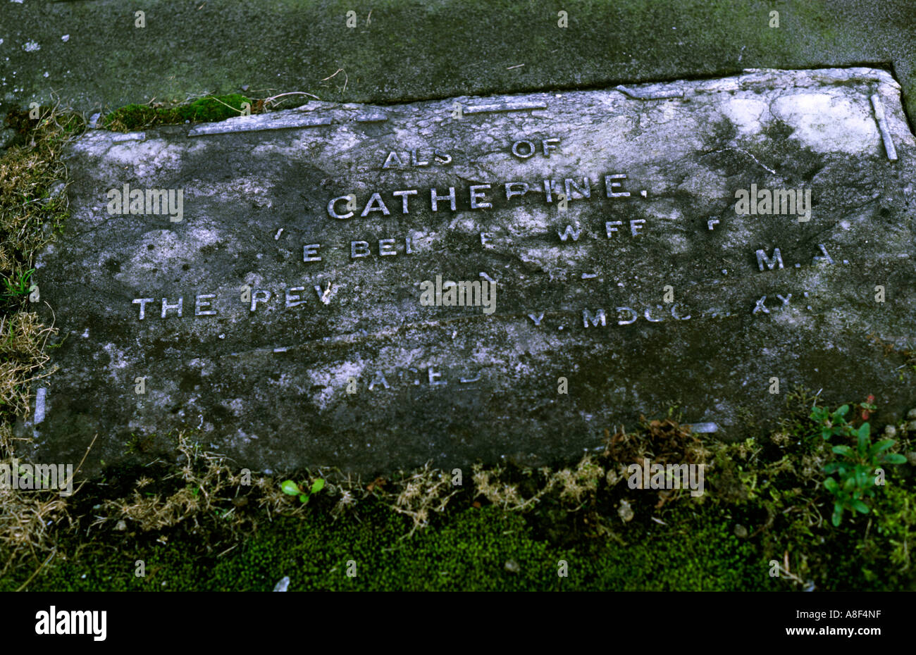 Old grave stone hi-res stock photography and images - Alamy
