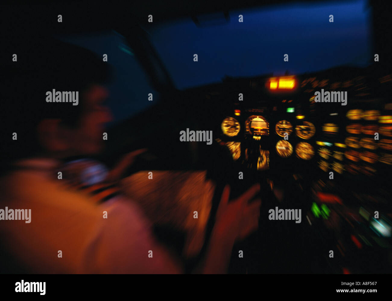 Aircraft flight deck hi-res stock photography and images - Alamy