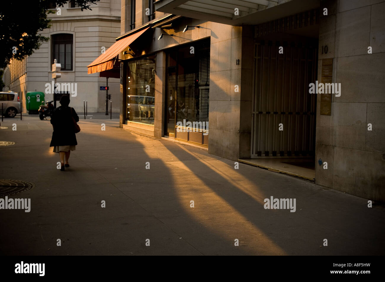 Street scene Paris Stock Photo - Alamy