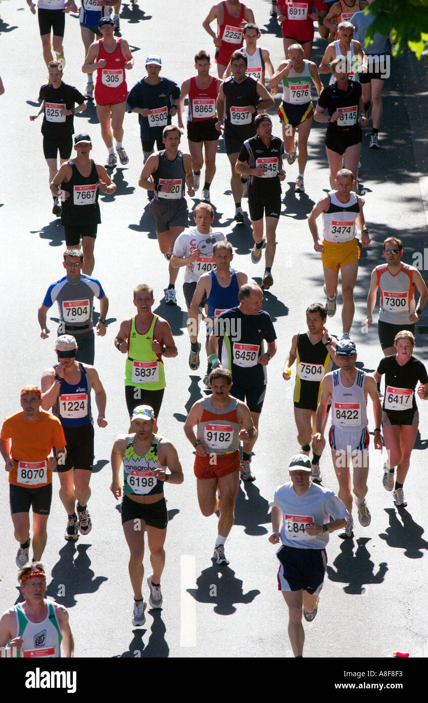 Long distance runner start line hi-res stock photography and images - Alamy