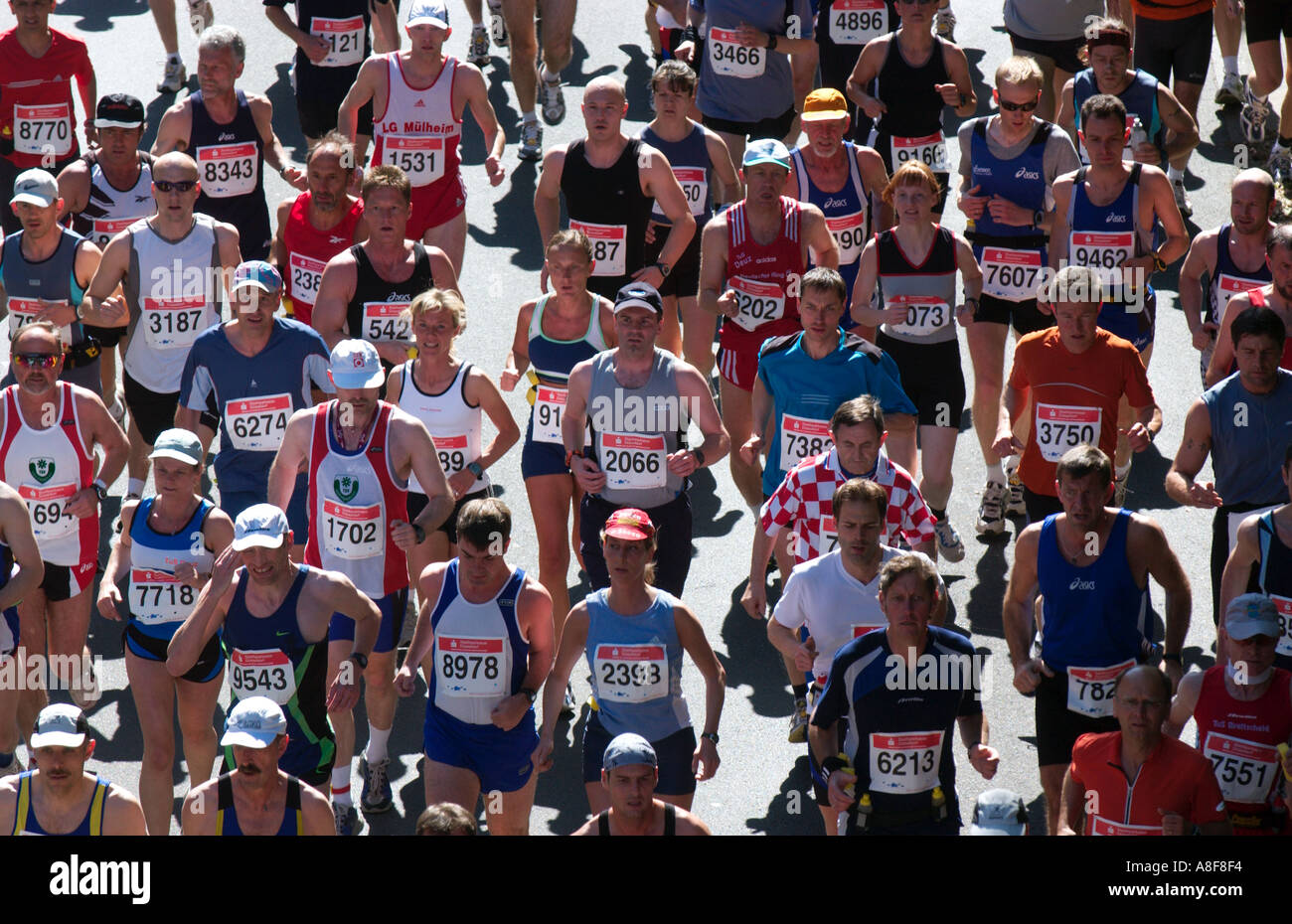 Long distance runner start line hi-res stock photography and images - Alamy