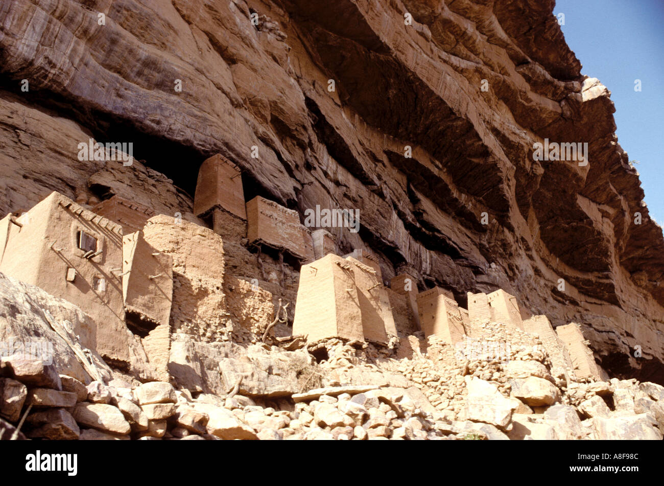 dogon dwellings on the bandiagara escarpment mali Stock Photo - Alamy