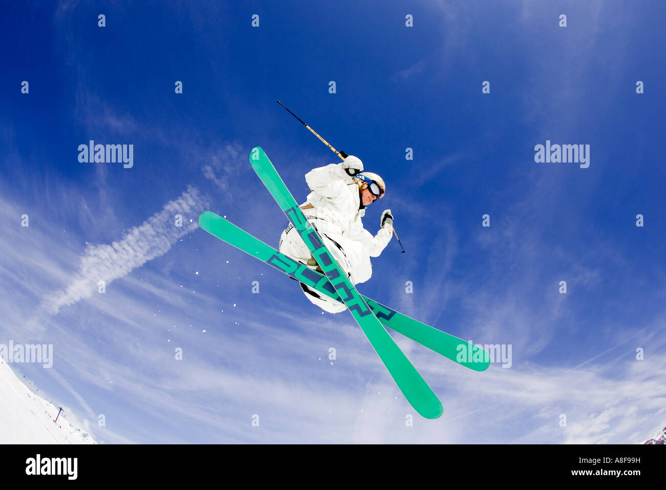 Crossed skis hi-res stock photography and images - Alamy