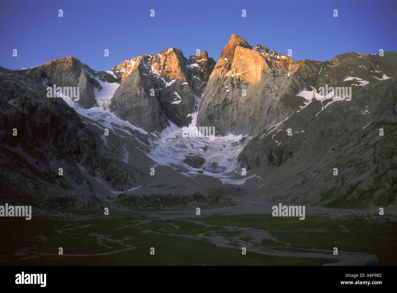 Le Vignemale Pyrenees France Stock Photo - Alamy