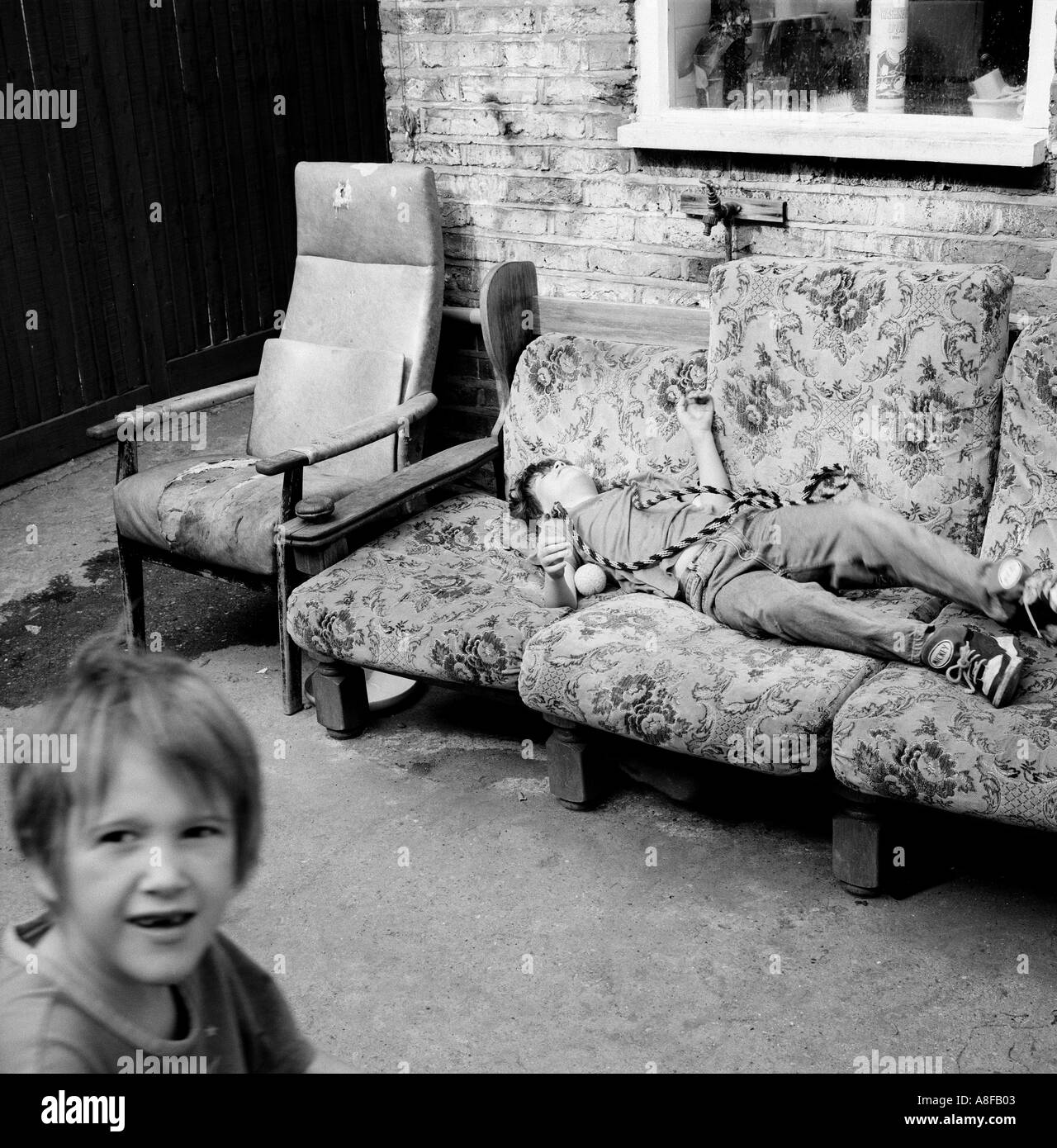 Poor children playing in yard hi-res stock photography and images - Alamy