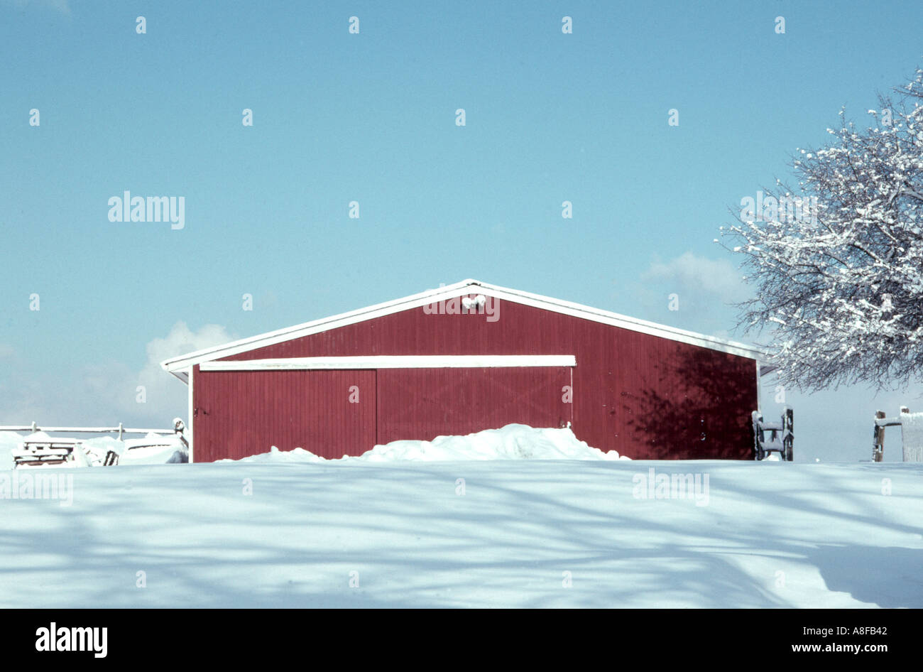 Snowy scene with old stable hi-res stock photography and images - Alamy