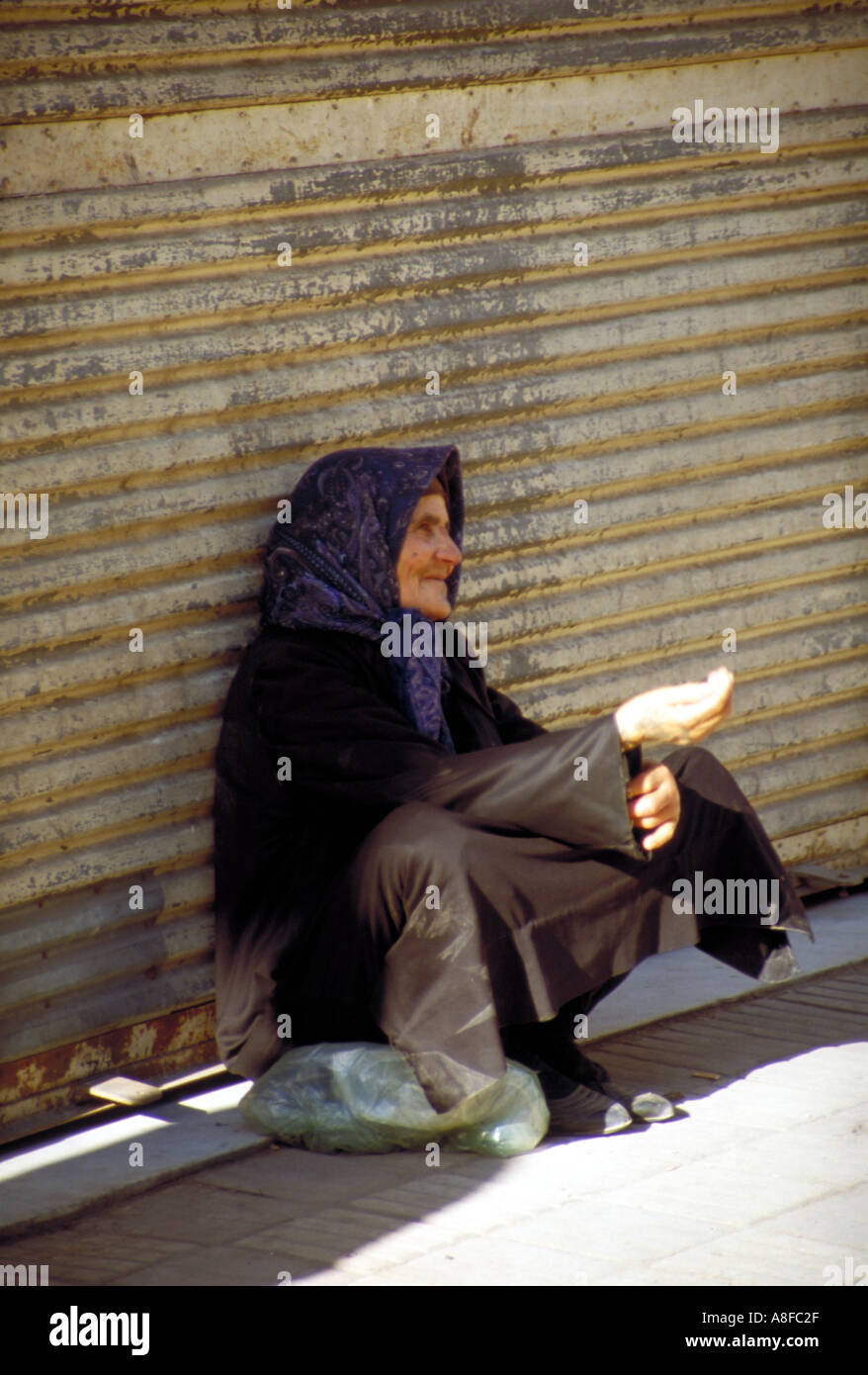 Homeless woman homelessness female hi-res stock photography and images ...