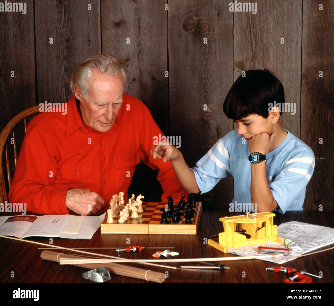 Grandpa grandson to use help hi-res stock photography and images - Alamy
