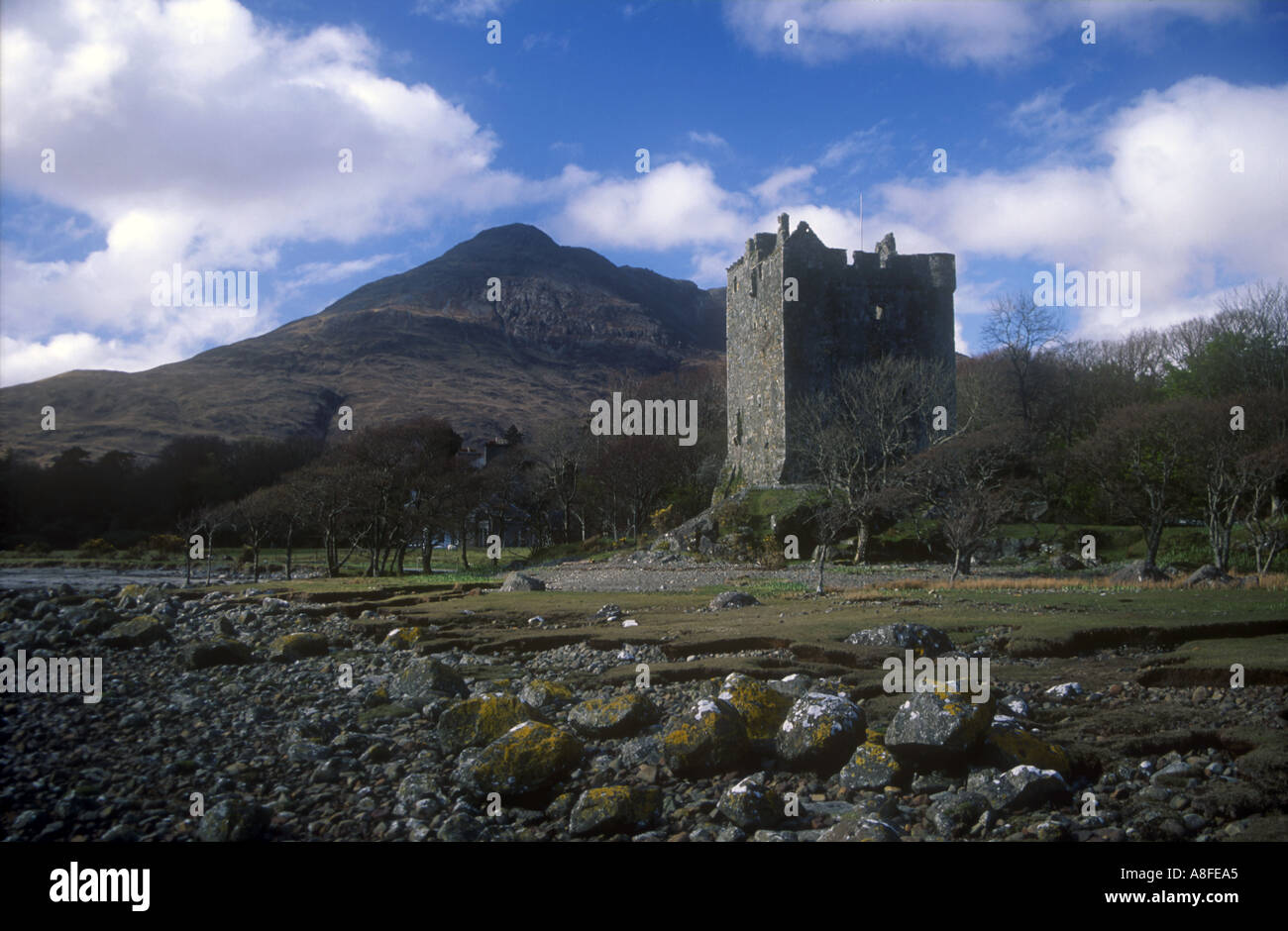 SCOTLAND Argyll and Bute Isle of Mull Moy Castle on the shores of Loch ...