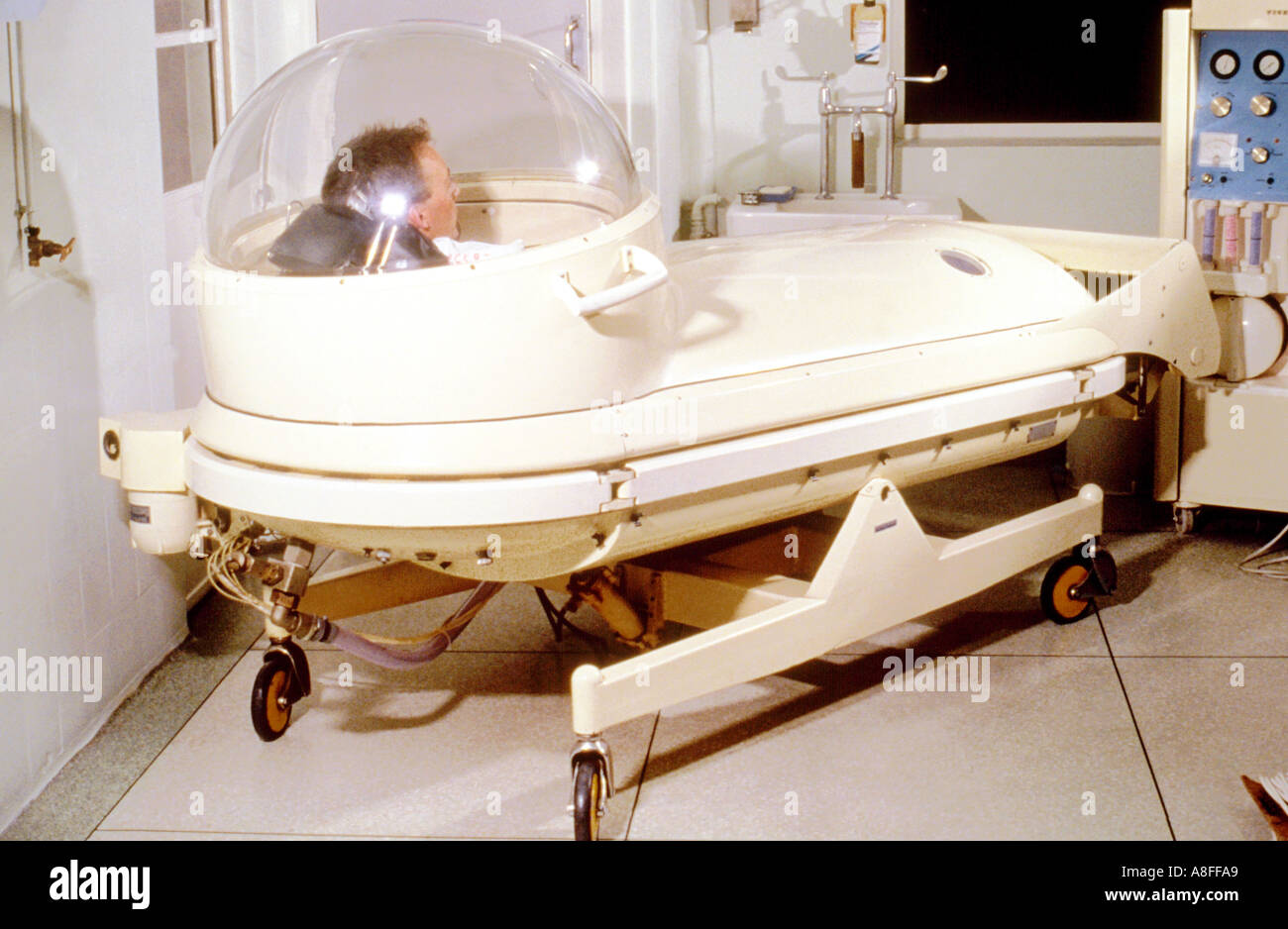 Hyperbaric oxygen chamber Stock Photo - Alamy