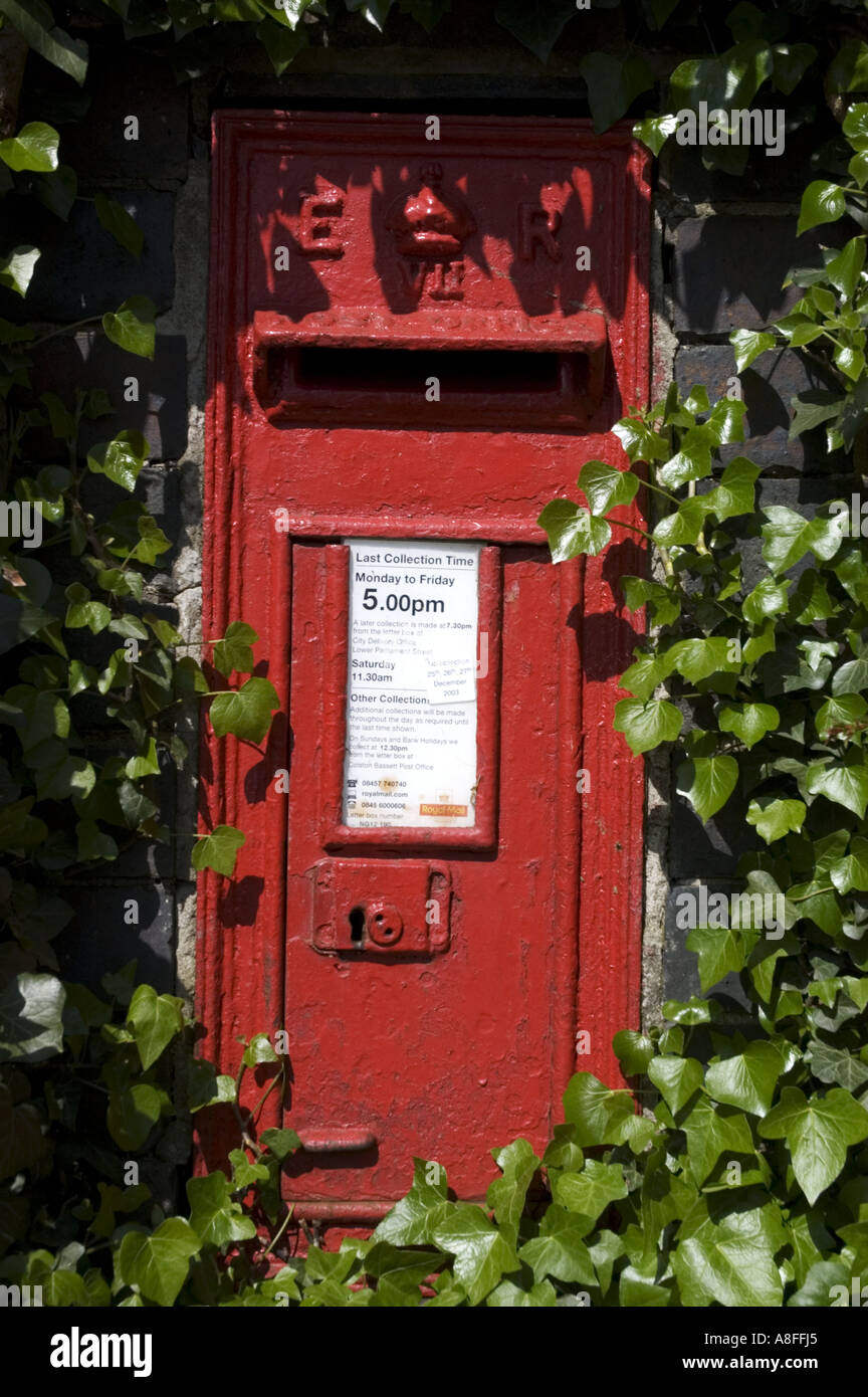 Red post box in a hedge hi-res stock photography and images - Alamy