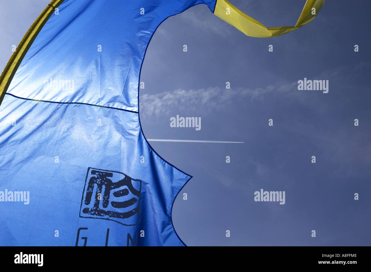 Banner in the wind hi-res stock photography and images - Alamy