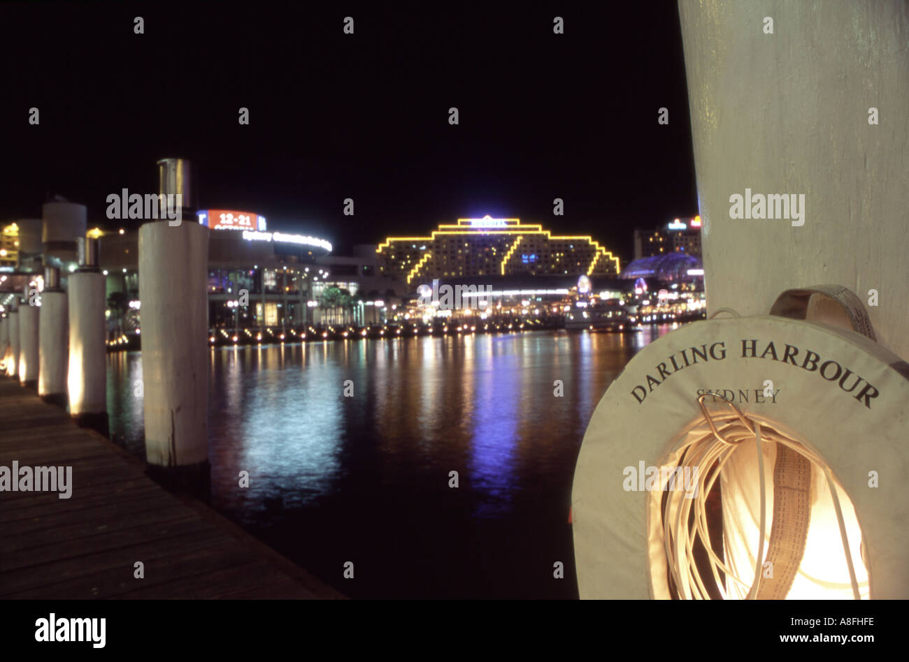 Reflections in water darling harbour hi-res stock photography and ...