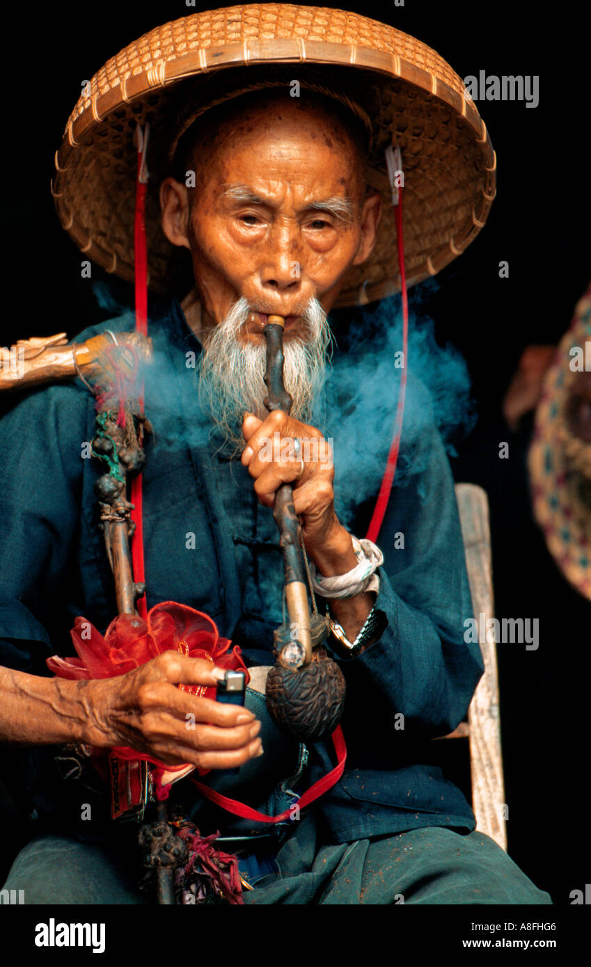 Old man smoking pipe hi-res stock photography and images - Alamy