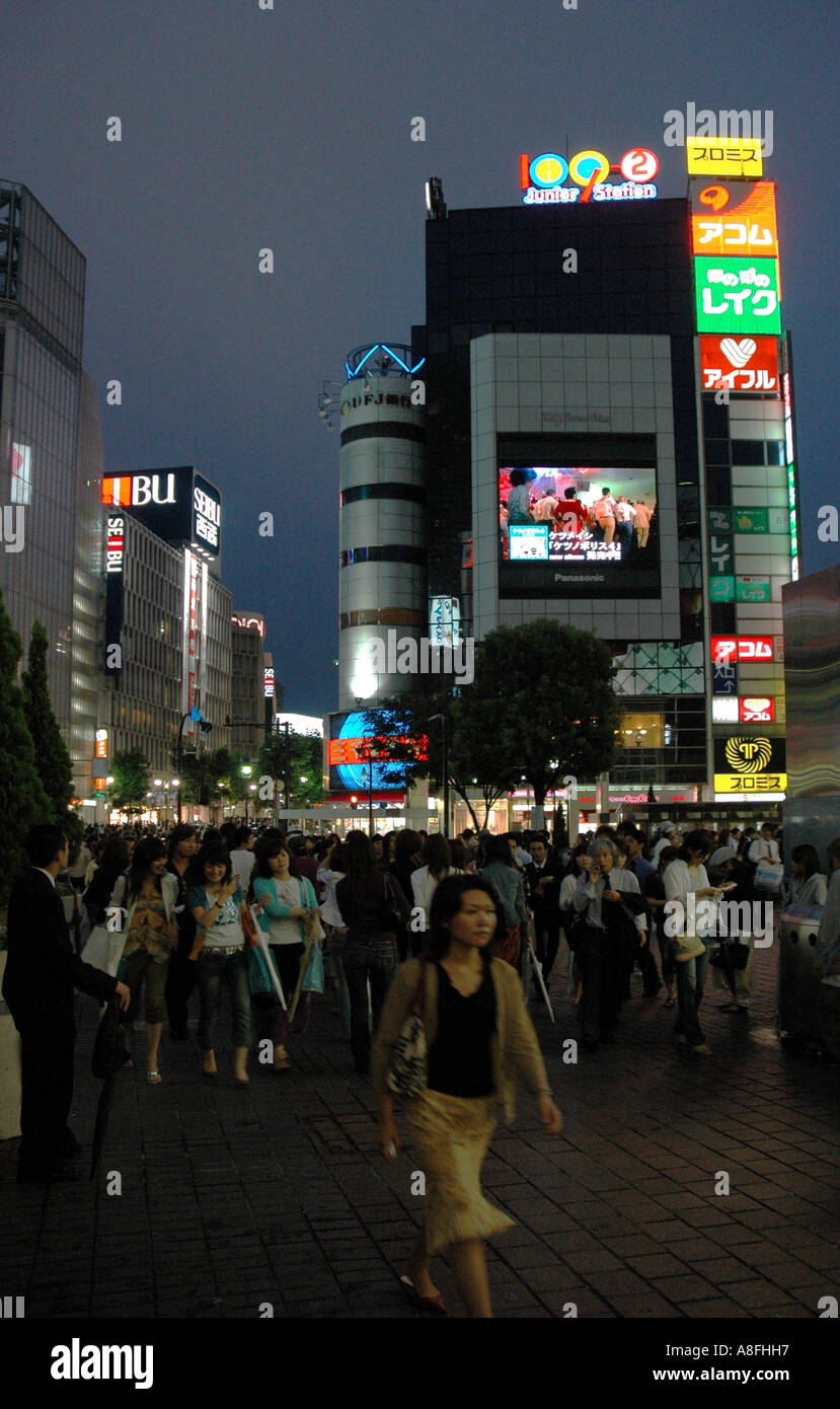 Shoppers in Shibuya Tokyo Japan Stock Photo - Alamy