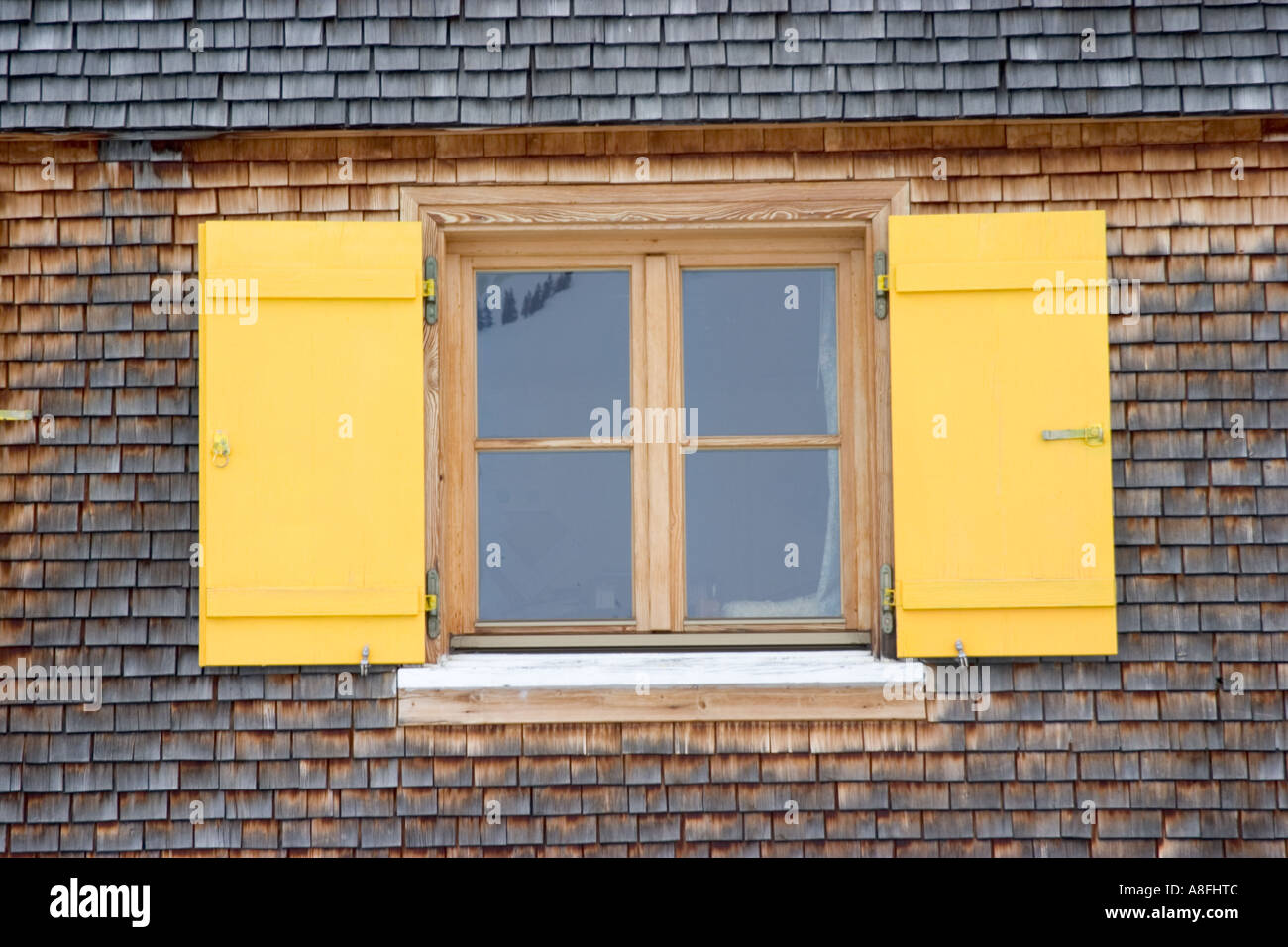 Shingle covered wall signs of weathering hi-res stock photography and ...