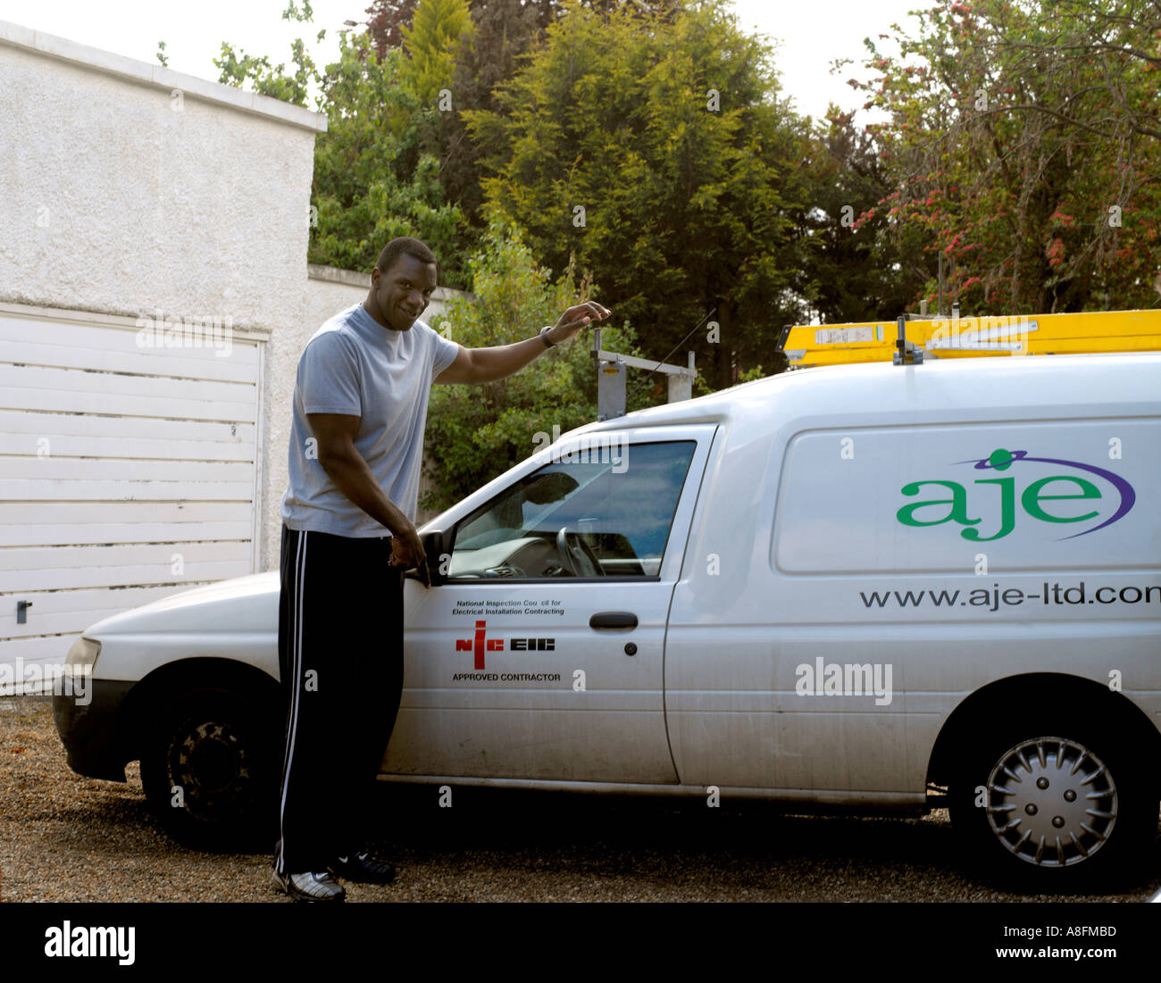 Electrician van hi-res stock photography and images - Alamy