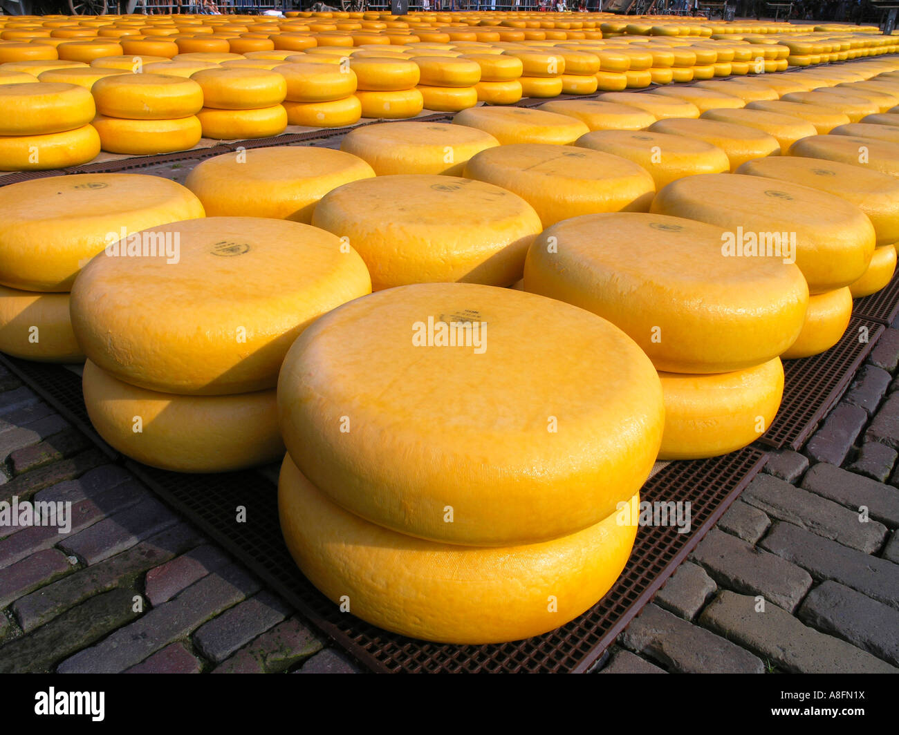 Alkmaar cheese market hi-res stock photography and images - Alamy