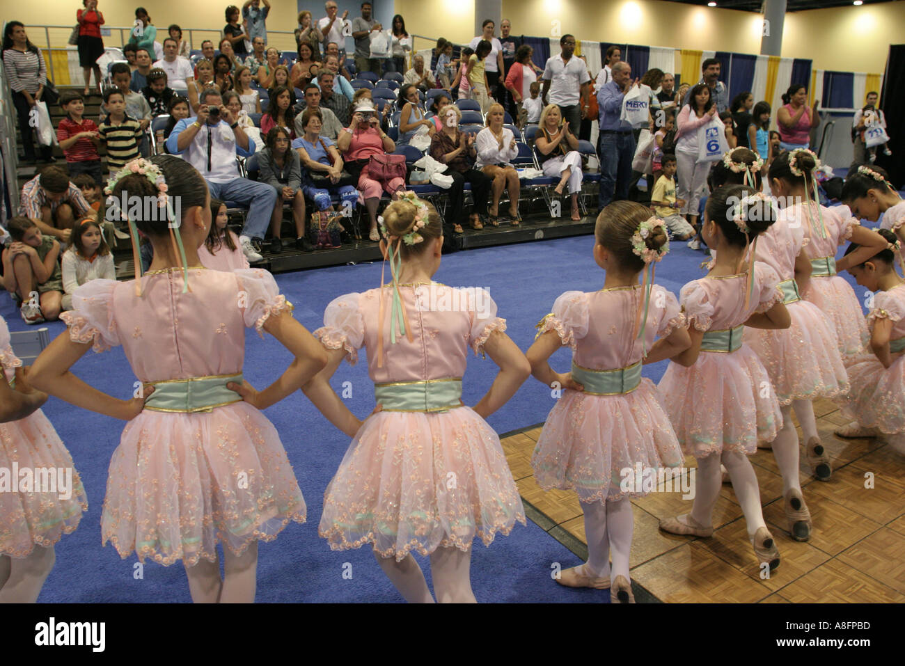 Watch ballet recital hi-res stock photography and images - Alamy