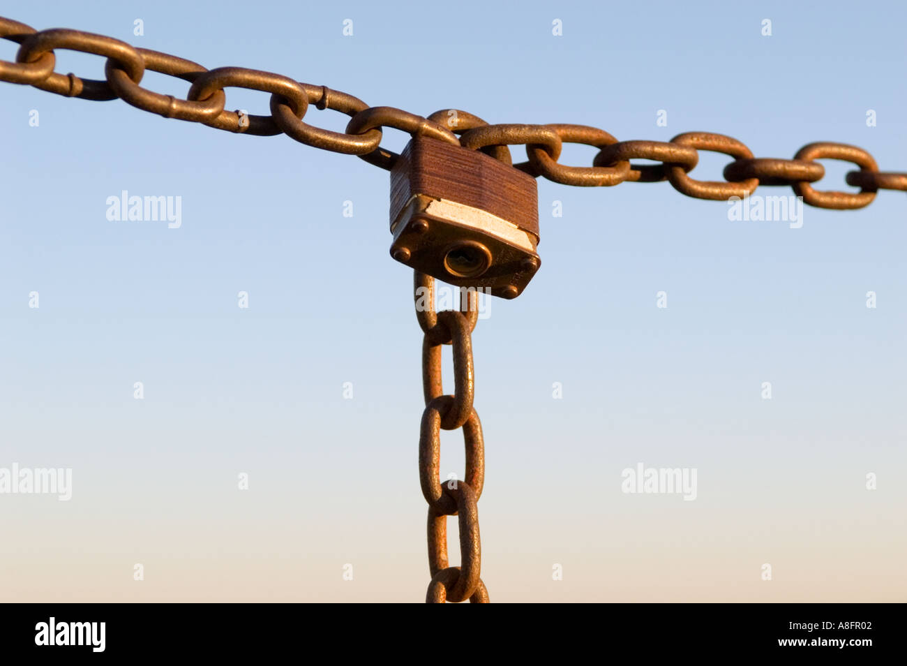 Chain hang hi-res stock photography and images - Alamy