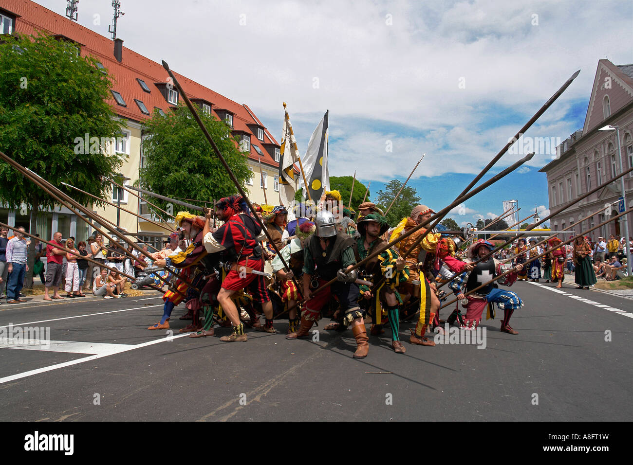 Medieval knights fighting hi-res stock photography and images - Alamy