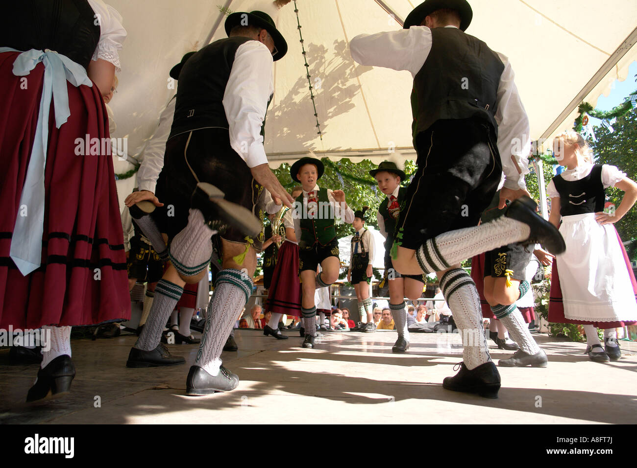 Schuhplattler hi-res stock photography and images - Alamy