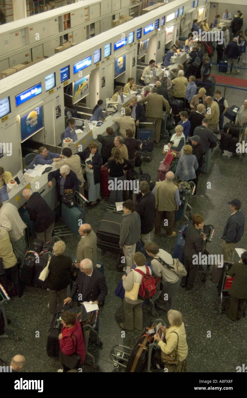 In desk gatwick hi-res stock photography and images - Alamy