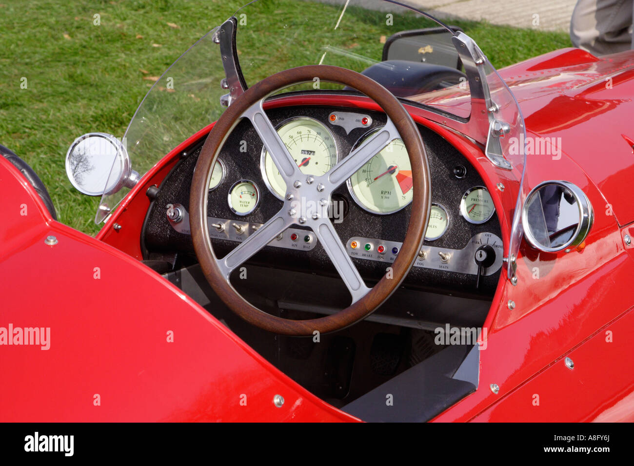 Vintage racing car hi-res stock photography and images - Alamy