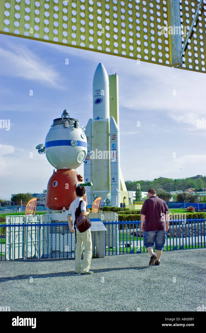 Ariane 5 launch vehicle rocket hi-res stock photography and images - Alamy
