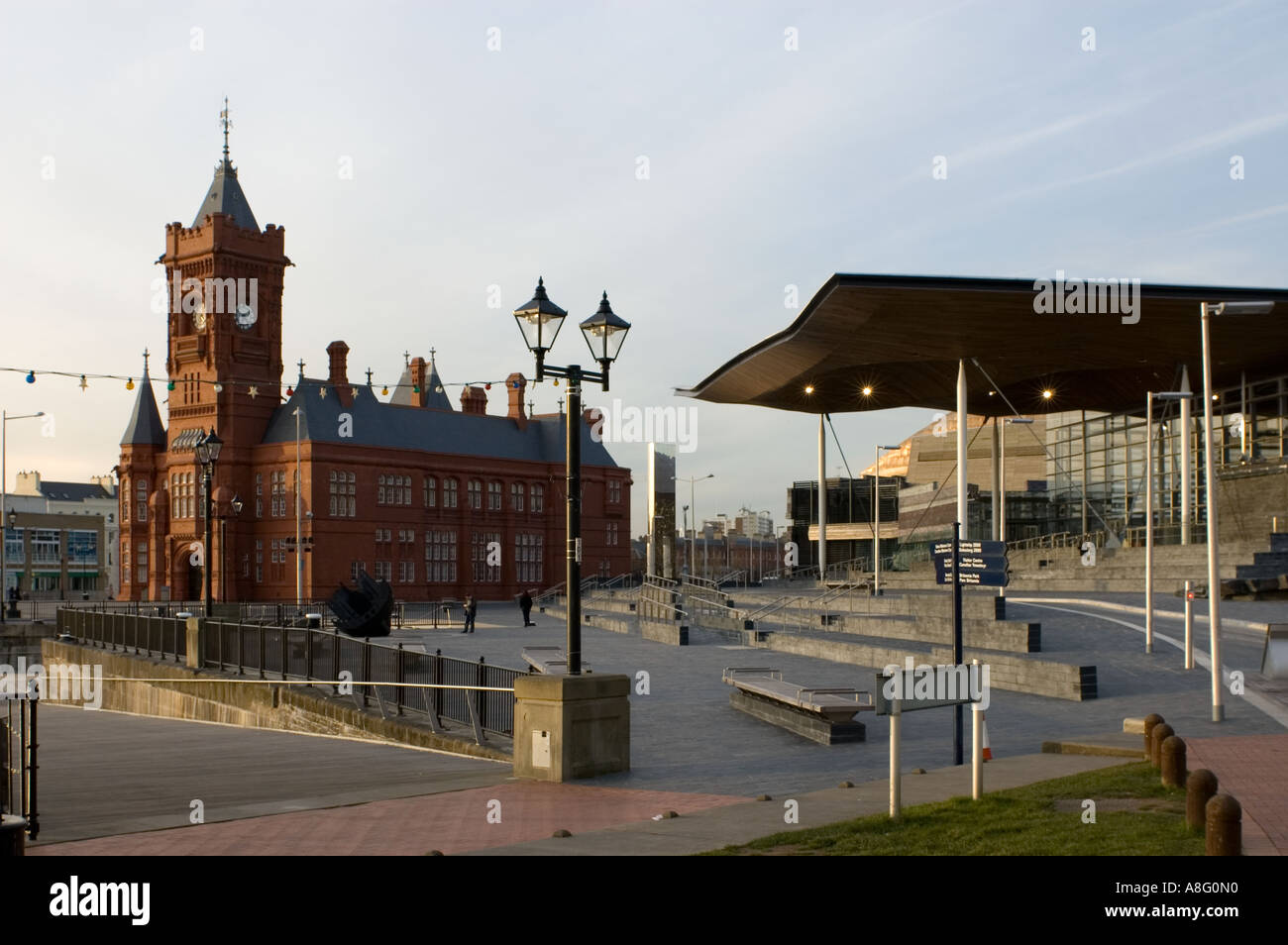 Victorian dock offices hi-res stock photography and images - Alamy