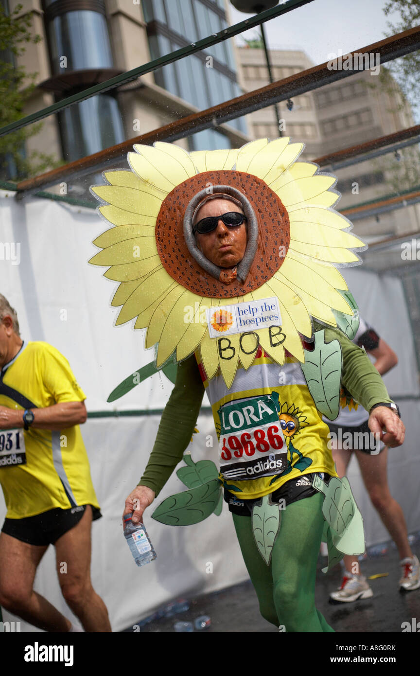 London marathon 2007 hi-res stock photography and images - Alamy