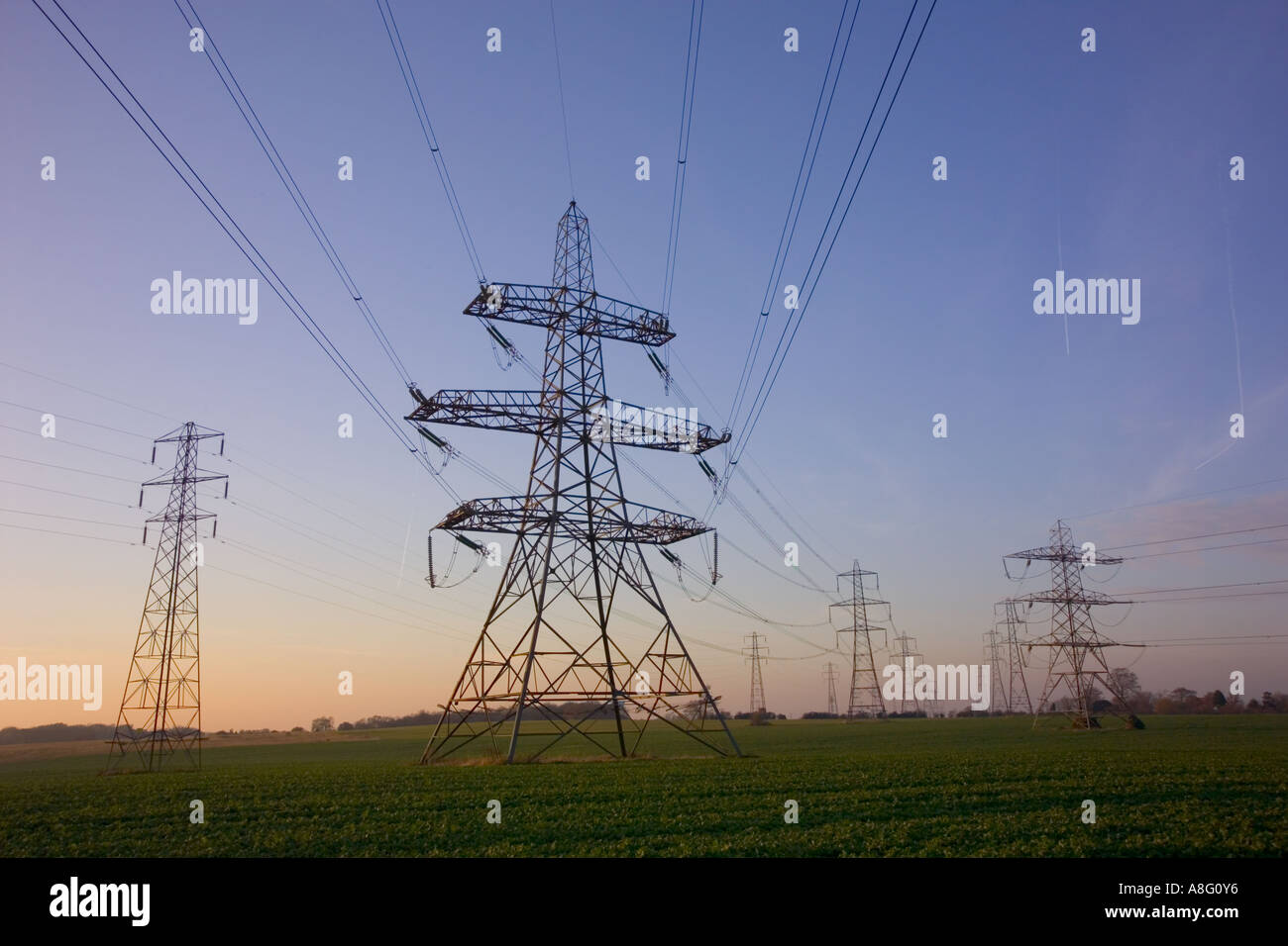 Kent countryside pylon hi-res stock photography and images - Alamy