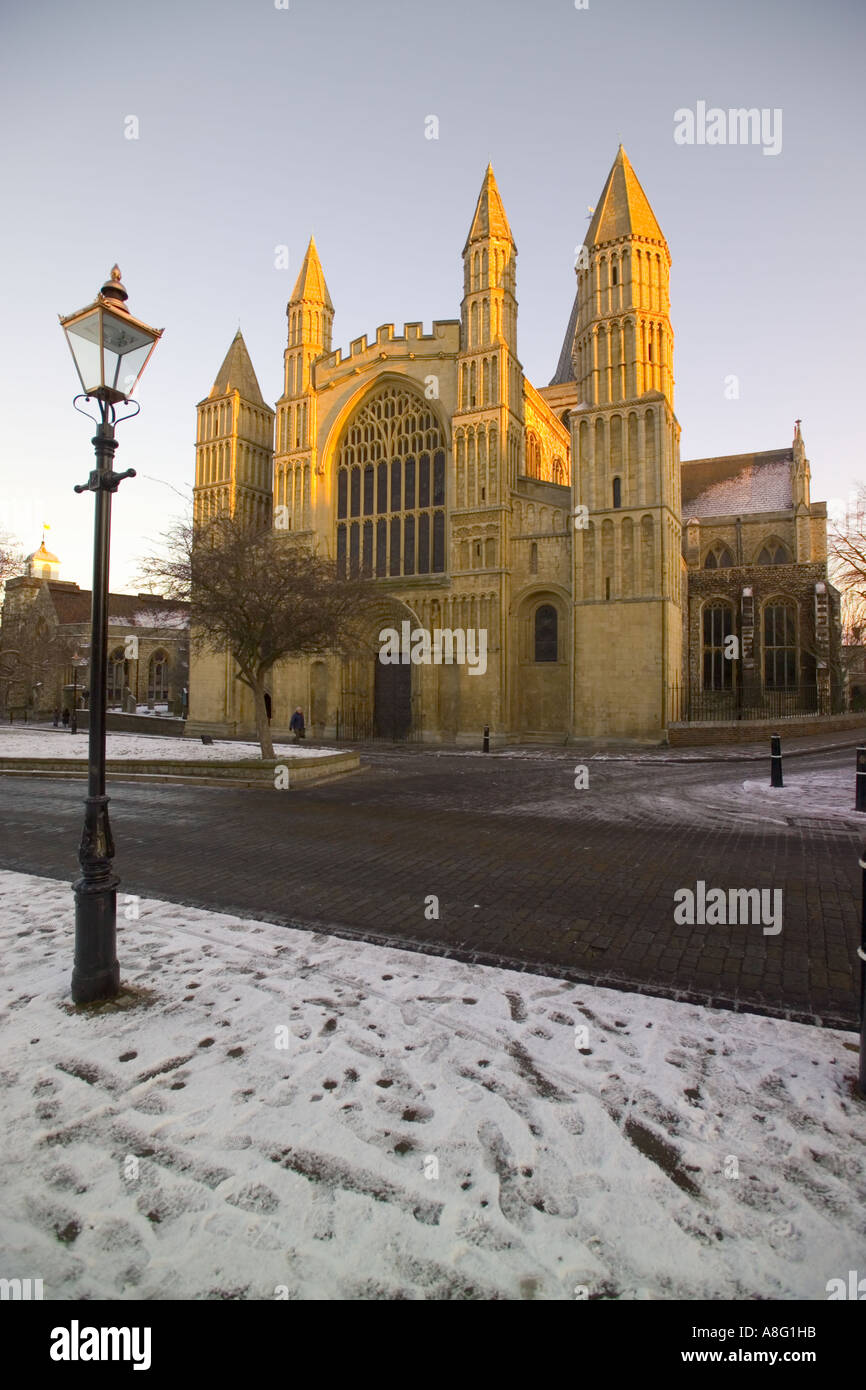 Kent cathedral snow hi-res stock photography and images - Alamy