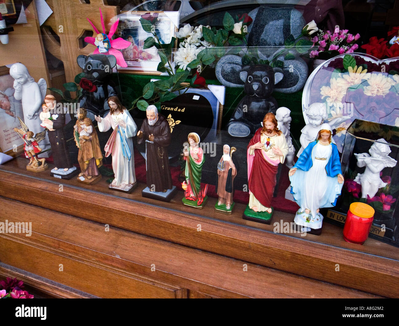 Undertaker mortician morgue mortuary hi-res stock photography and ...