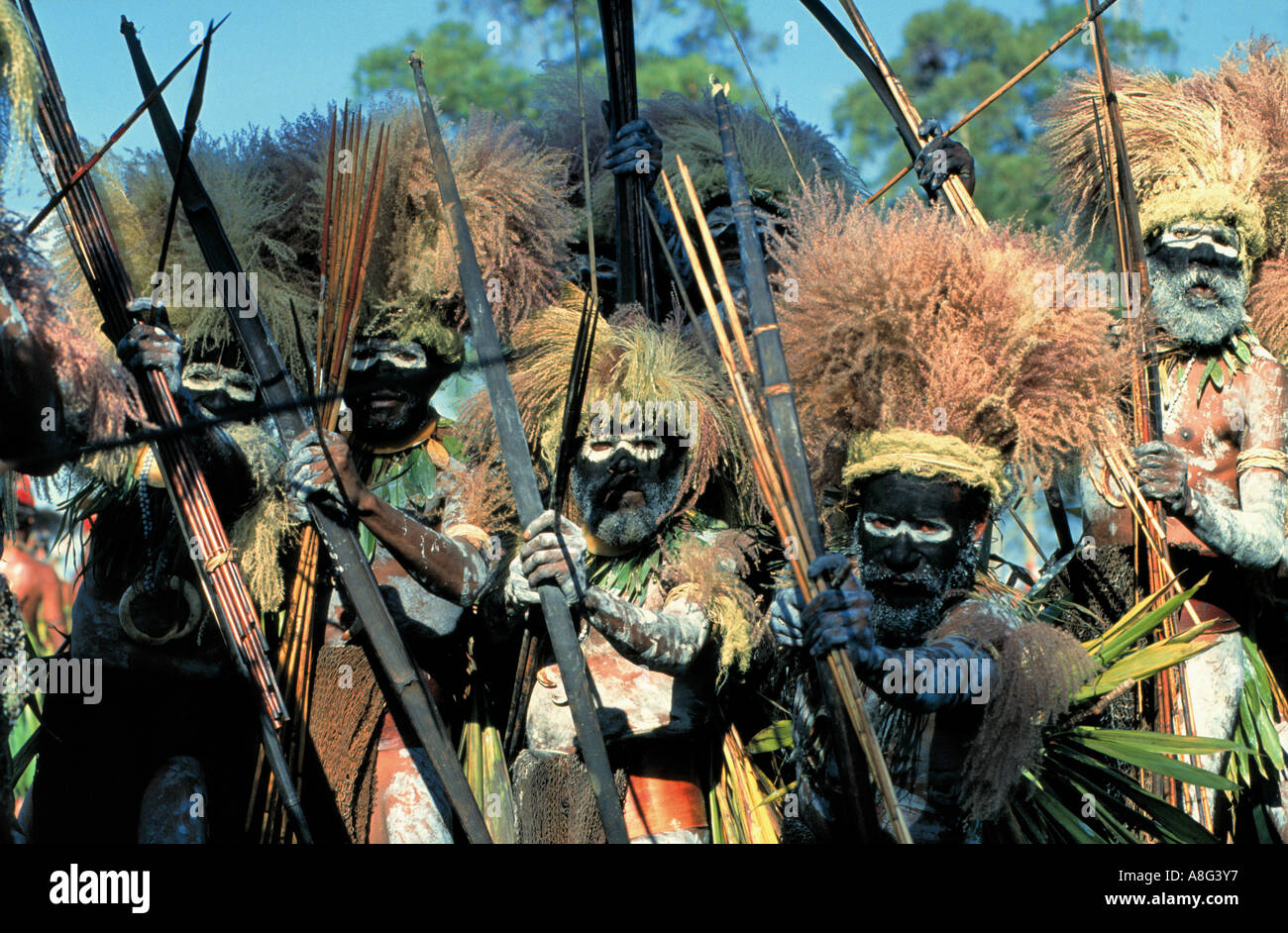 Decorated aboriginal bow arrow mt hi-res stock photography and images ...