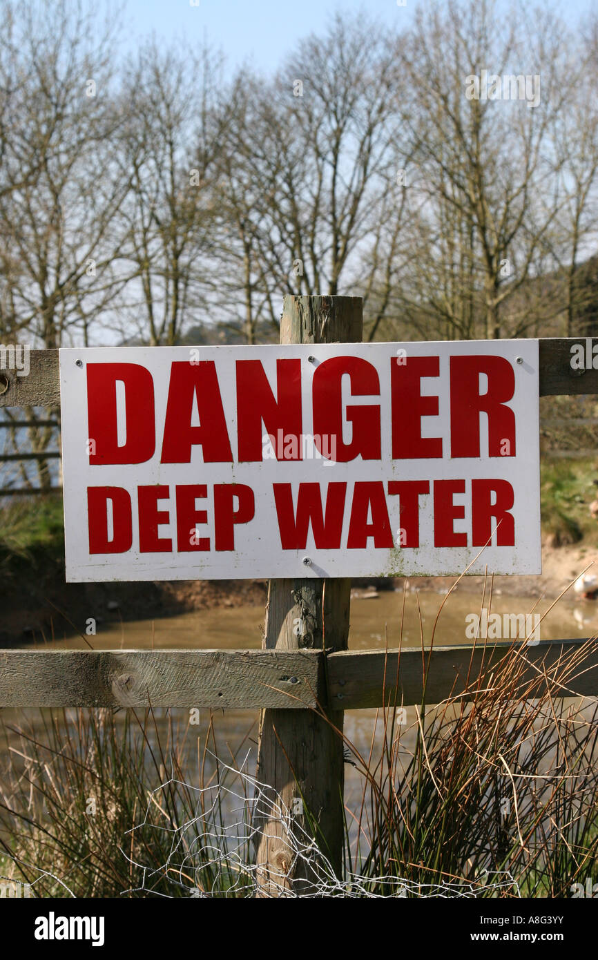 Sign warning deep water hi-res stock photography and images - Alamy