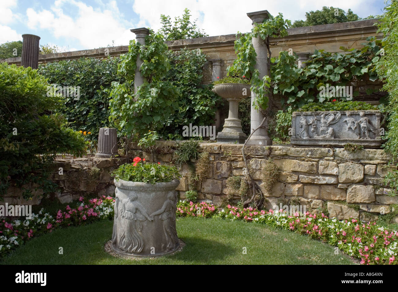 Classical sculpture in the grounds of Hever Castle Stock Photo - Alamy
